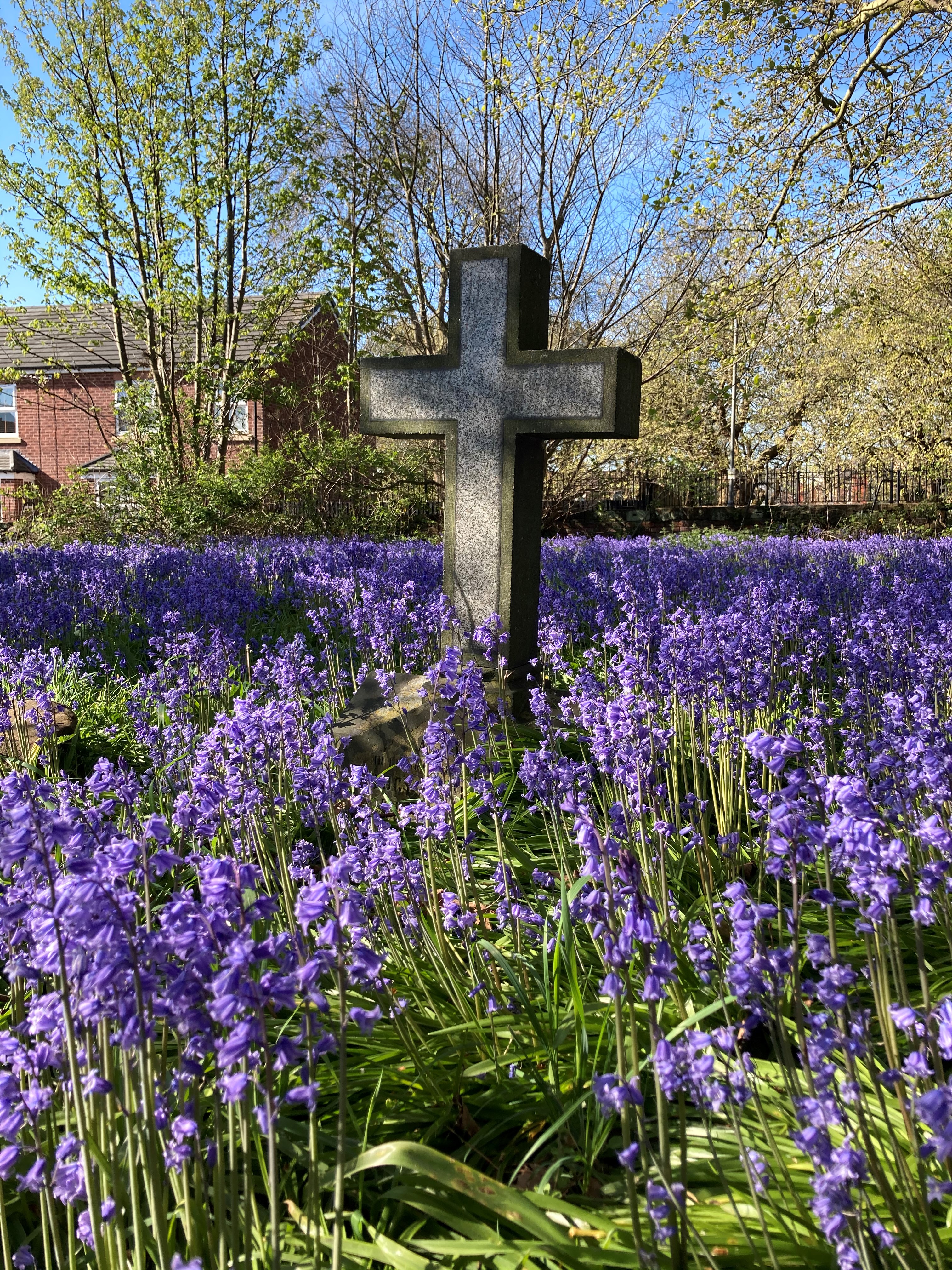 The Churchyard | Friends of Walton Parish